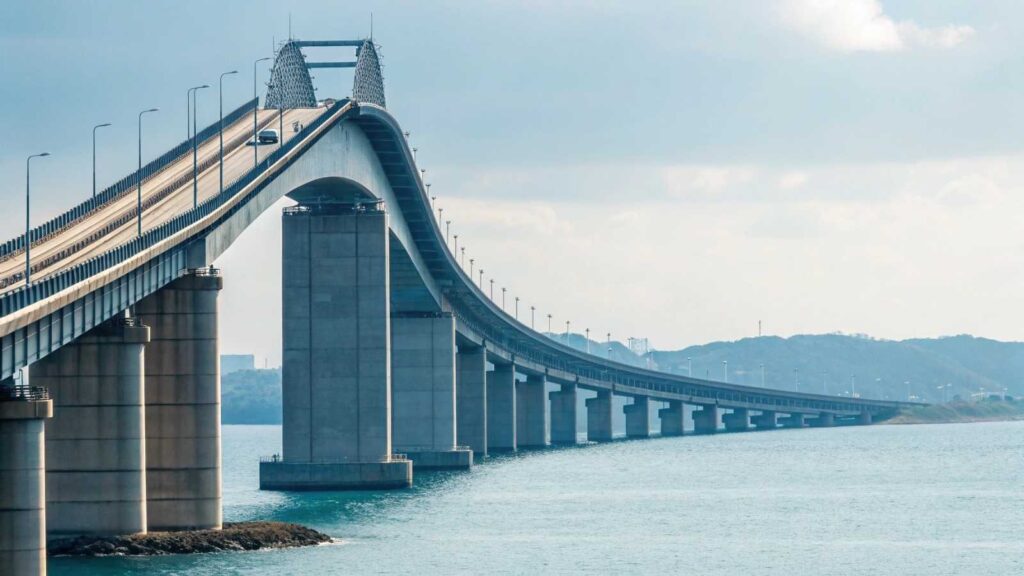 The 13 Most Terrifying Bridge Crossings in the World: Engineering ...